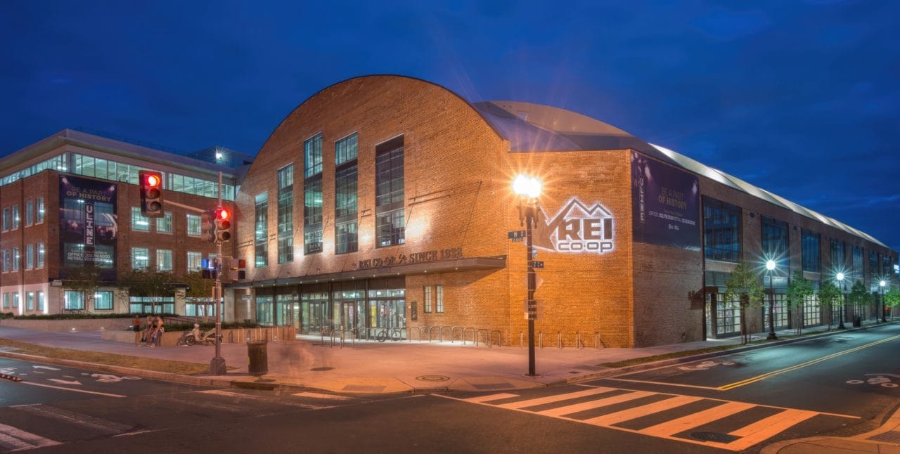 Uline Arena | Service Glass Industries inc.